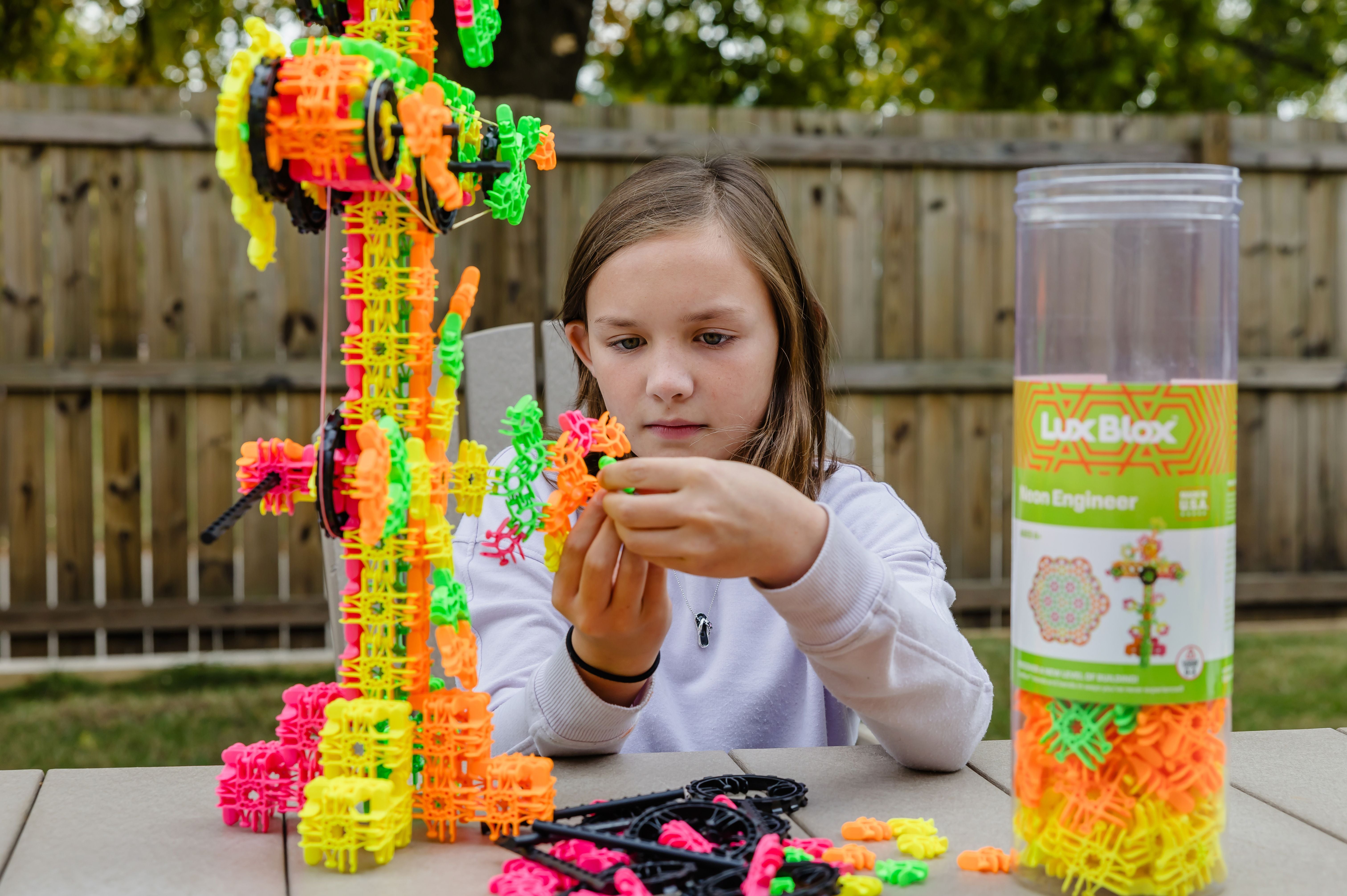 Neon Engineer – LUX BLOX